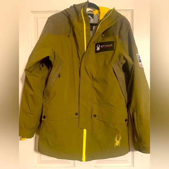 Spyder | Jackets & Coats | Spyder Ski Coat In A Mens Size Small Lightly ...